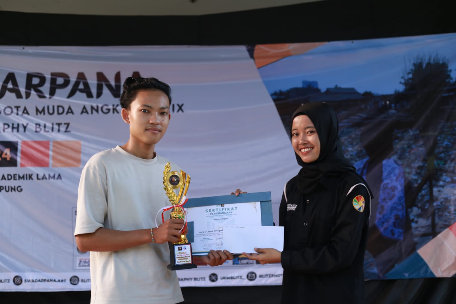 The Best! Mahasiswa Darmajaya Juara Fotografi Graduation Glory di UIN ...